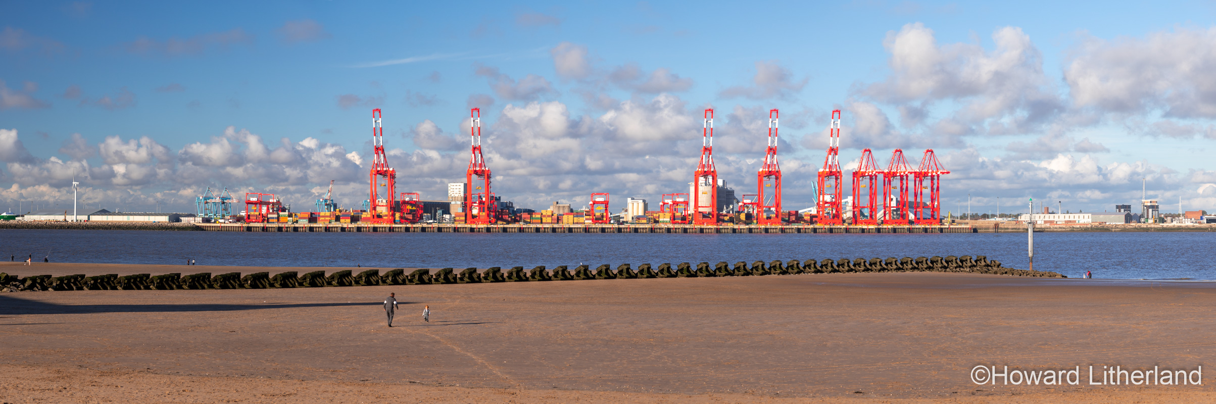Panorama of Liverpool 2 Container Terminal cranes viewed from New ...